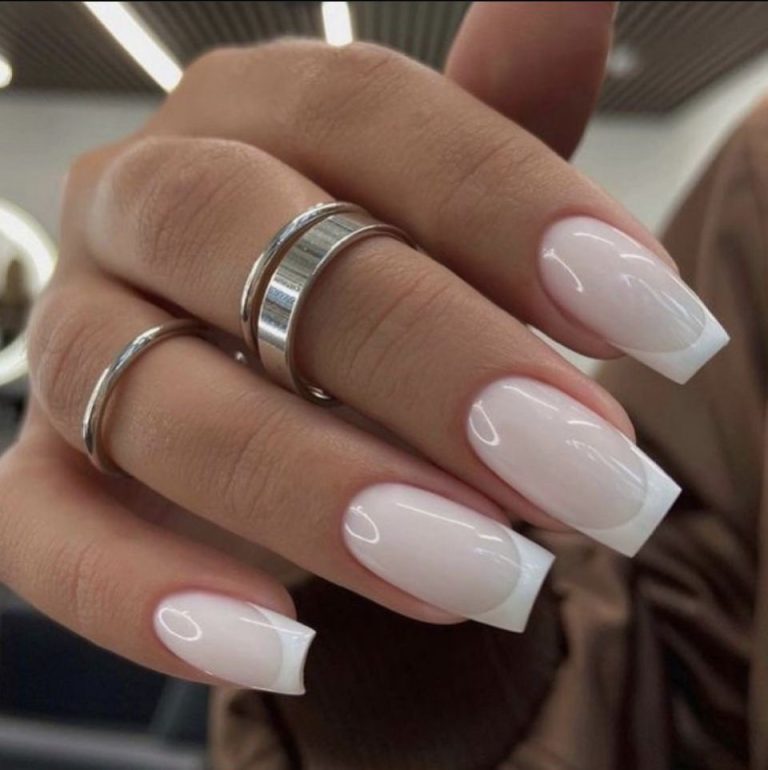 Unghii Alb Laptos | Nuanta preferata pentru manichiuri cu gel