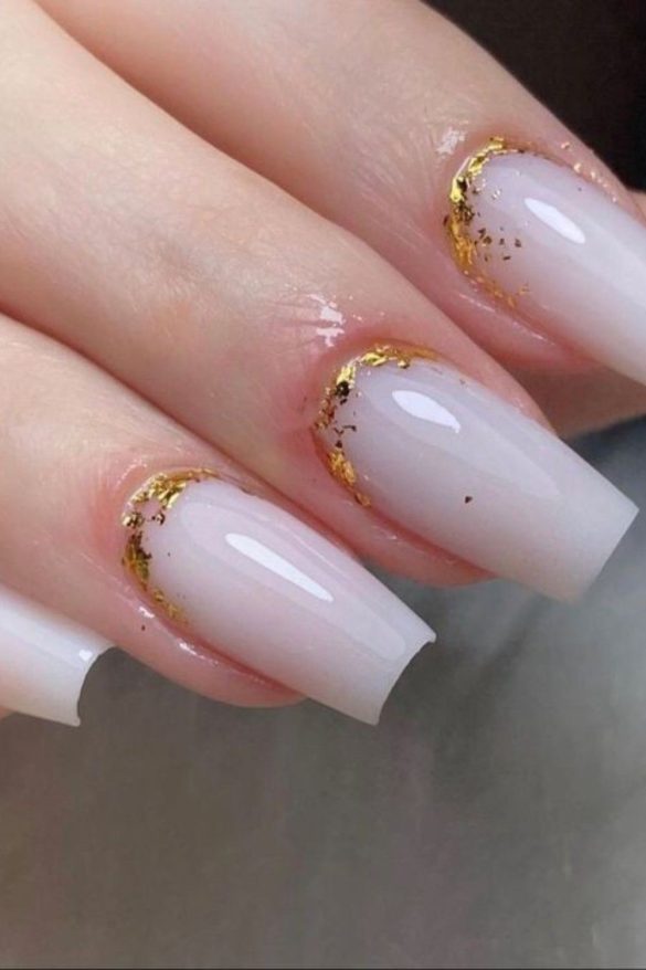 Unghii Alb Laptos | Nuanta preferata pentru manichiuri cu gel