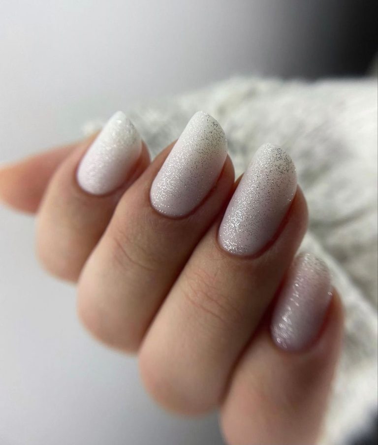 Unghii Alb Laptos | Nuanta preferata pentru manichiuri cu gel