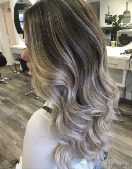 Blond cenusiu – o nuanta perfecta pentru orice varsta
